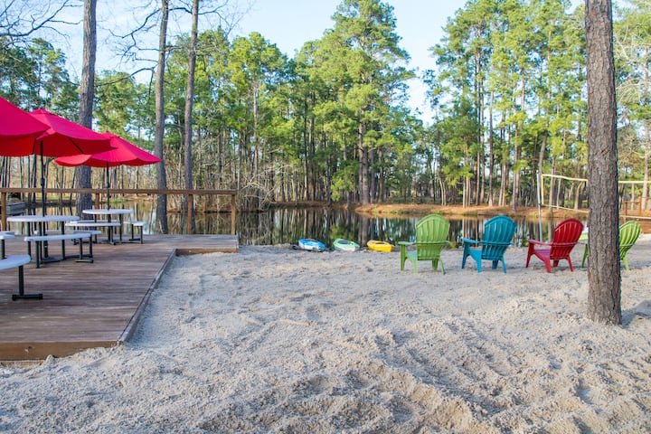 Spacious Home On 25 Acre Estate With Lake & Beach - Humble, TX