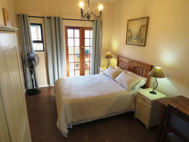 Gansbaai Central: Sleeps 2 Adults+2 Kids Under 10 - Gansbaai