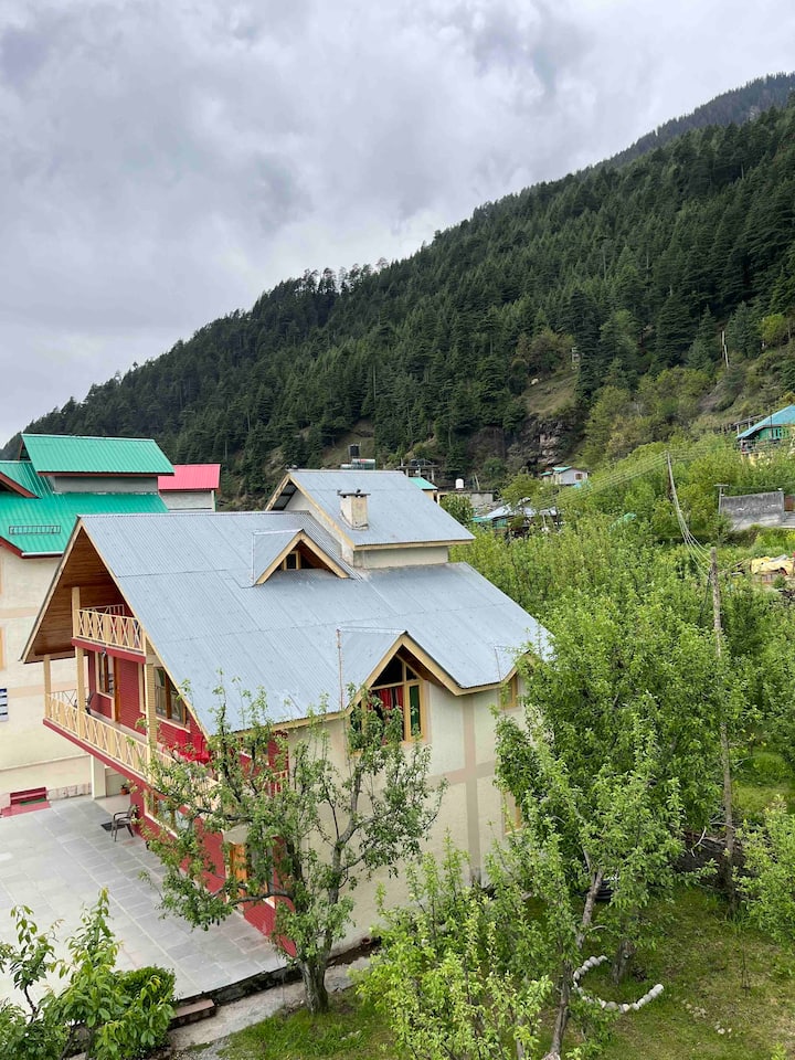 Musafir Stays, 4bhk Cottage In Manali - Manali