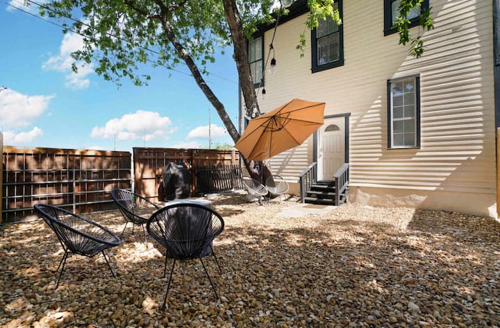 Casa Soluna- Large Duplex -Minutes From Riverwalk! - San Antonio, TX