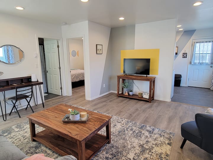 Bright Cozy 1br | Kitchen, Laundry, Near Downtown - Twin Falls, ID