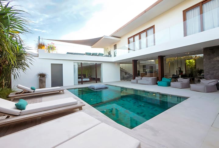 Modern 3brvilla In The Heart Of Canggu - Bali