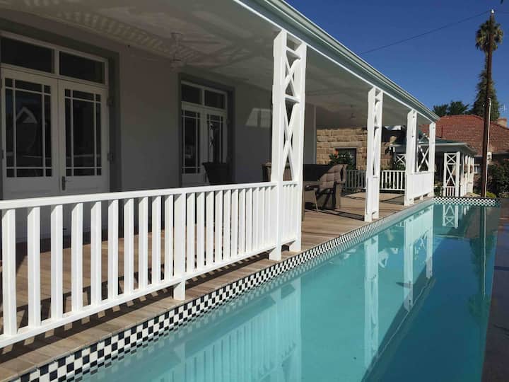 Shades Of Africa - The Manor House - Oudtshoorn