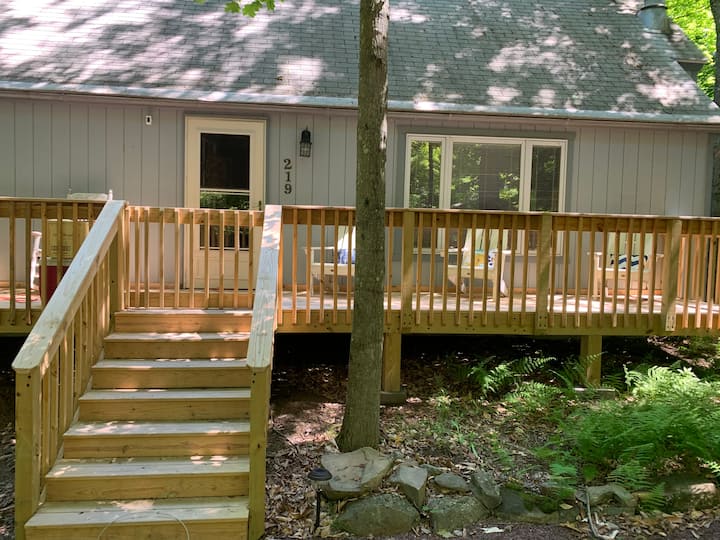 Pocono Cabin In Beautiful Arrowhead Lake Community - Arrowhead Lake, PA