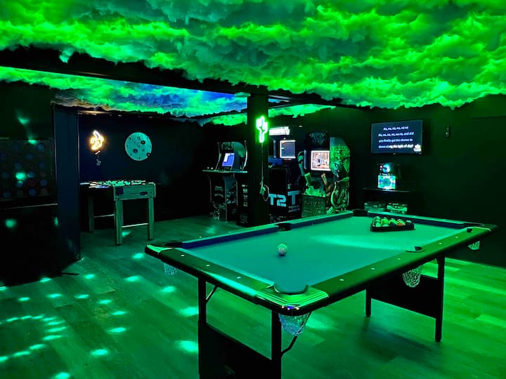 Hot Tub & Cloud Ceiling House 5 Min To Mohegan Sun - Norwich, CT