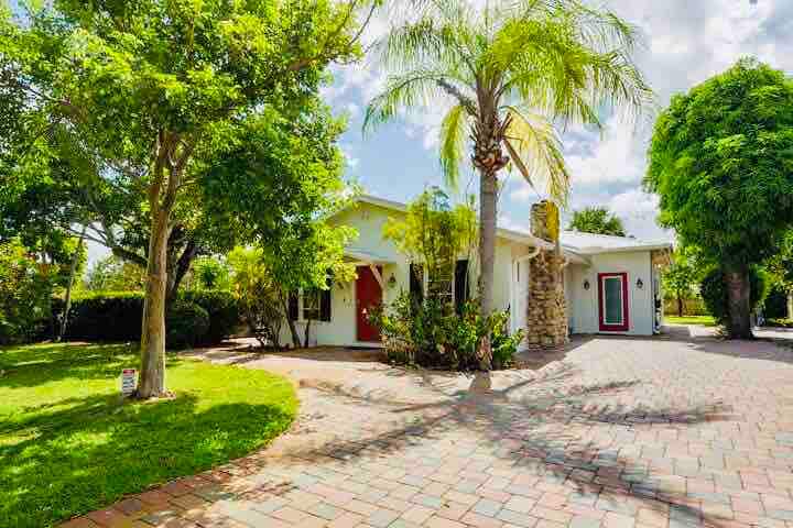 Red🧧door Villa 1 Mile From Delray Beach - Delray Beach, FL