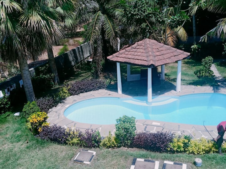 Located Along Links Road.6 Bedrooms Massionnete - Mombasa