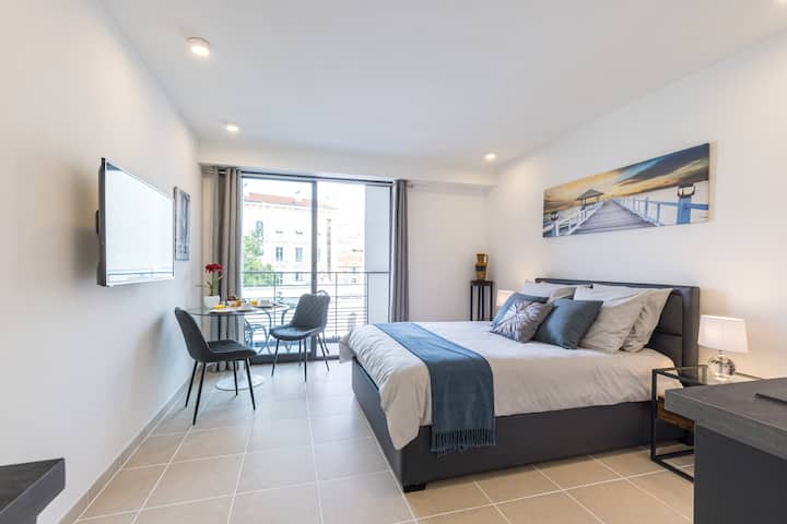 Hugo – Modern Suite On The Prestigious Boulevard - Nice
