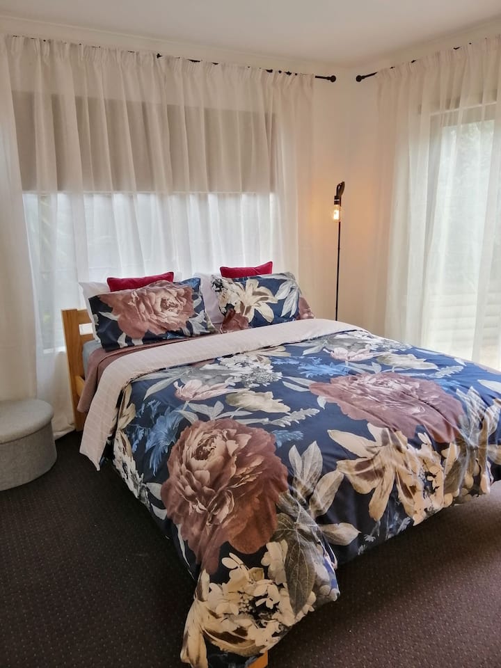 Rm W Private Bathrm/entrance, Long Stays Welcomed. - Richmond