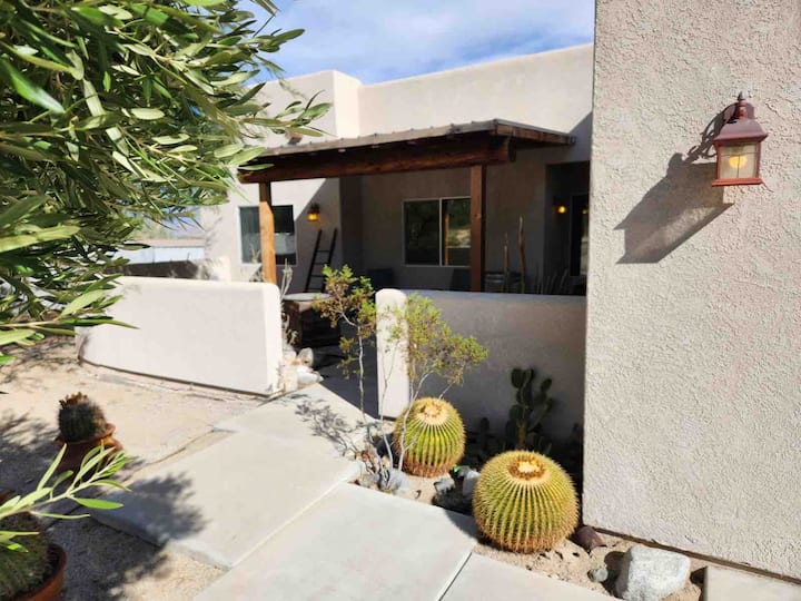Spacious Business And Leisure Travelers Retreat - Borrego Springs, CA