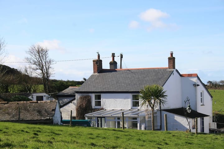 Old Farmhouse, Gwithian Retreats -Views Of Godrevy - Gwithian