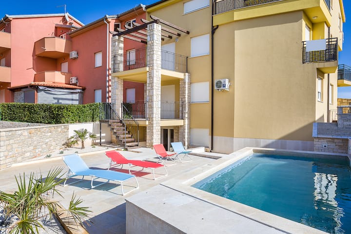 Jopo With Private Pool, Sea View - Medulin
