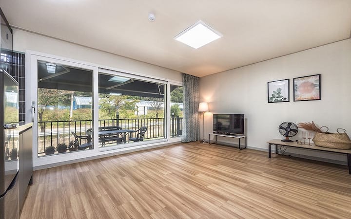 숲속 자연풍경과 함께하는 라임룸 (침대/난방/에어컨) - 퇴촌면