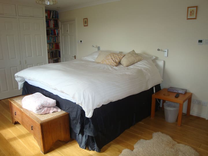 Huge Ensuite Room Tv/dvd Great View - Monmouth
