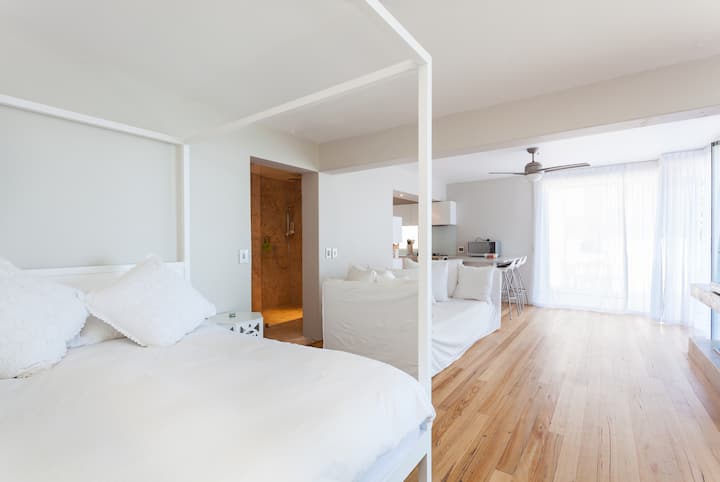 Oceanfront Clifton Studio Apartment - Camps Bay