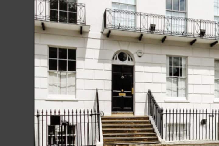 Two Bed Basement Apartment Sleeps Up To 5 - Cotswolds