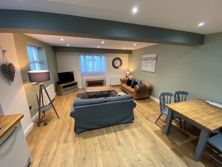 Spacious Waterside Apartment In Appledore - Appledore