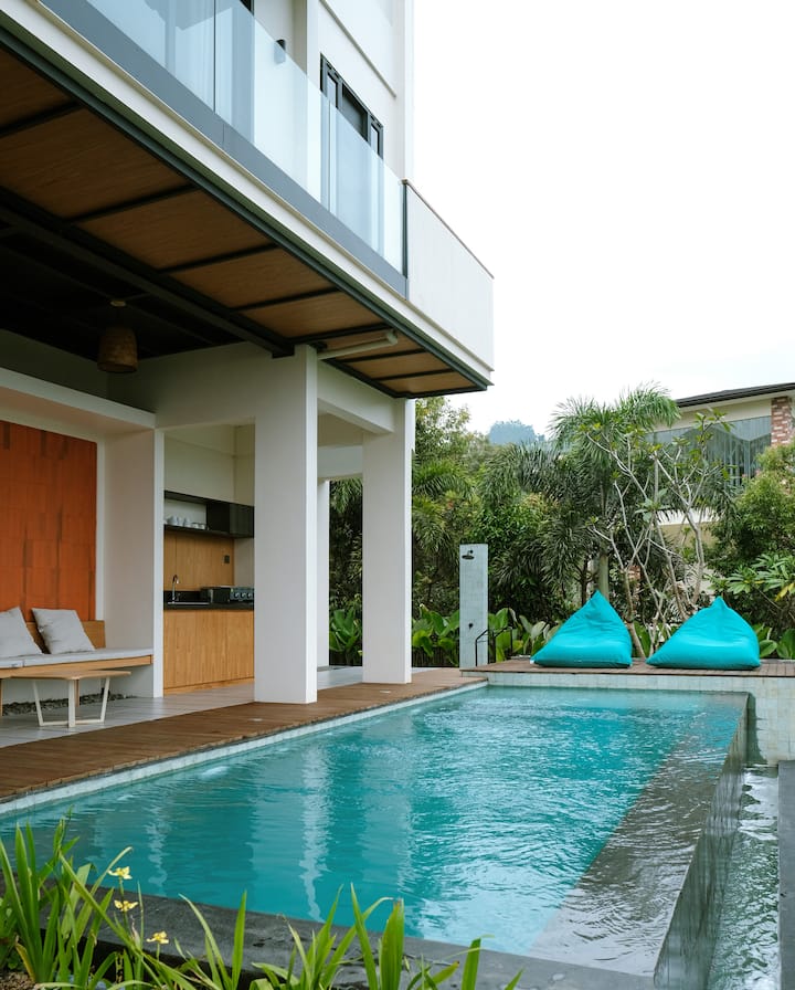 Irisgardenvilla 6br - Warmpool, Jacuzzi, Cityview - Bandung