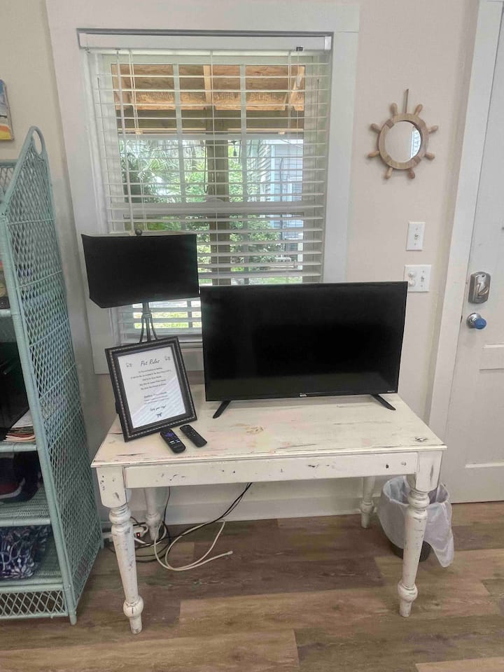 Awesome One Room With Full Bath Guest House!