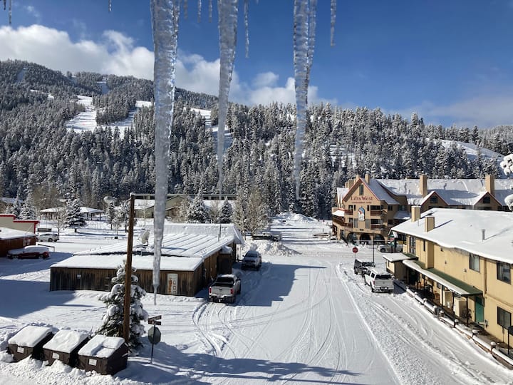 Slopeside Retreat: Cozy Updated Gem In Town Center - Red River, NM