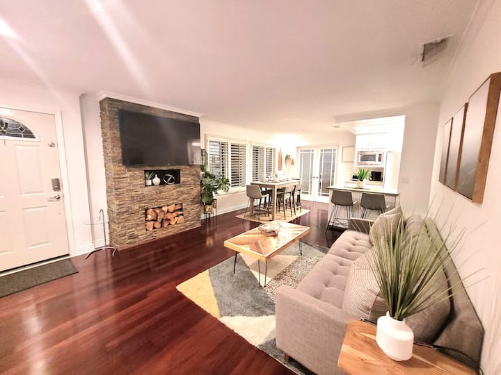 Stylish Retreat W/parking, Back Garden Patio & Bbq - Azusa, CA