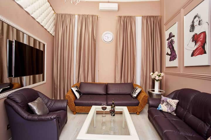 4-bedrooms Lux Apartment,deribasovskaya St,jacuzzi - Odesa