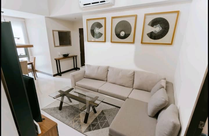 Great Price 2br Condo At Greenbelt Hamilton Makati - Makati
