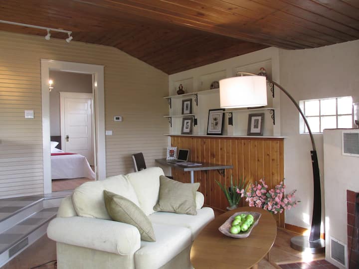 Silver Hill Casita, Guests Love It! - Albuquerque, NM