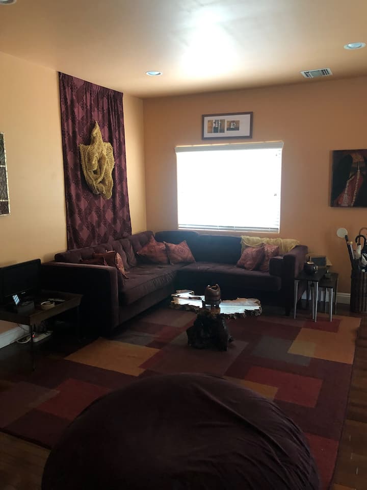 Charming Double Bedroom In Large Silver Lake Home - Los Angeles, CA