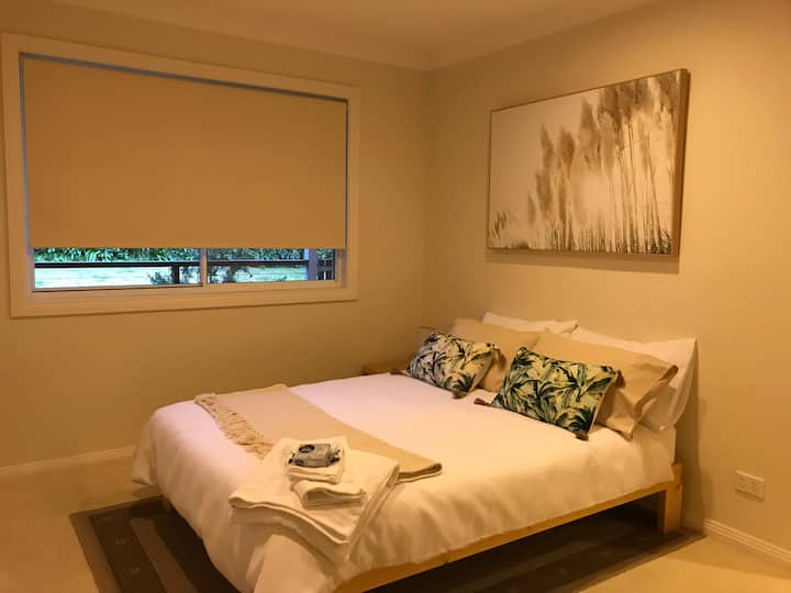 Villa Alexandra Room, Bathroom And Office - Alpine