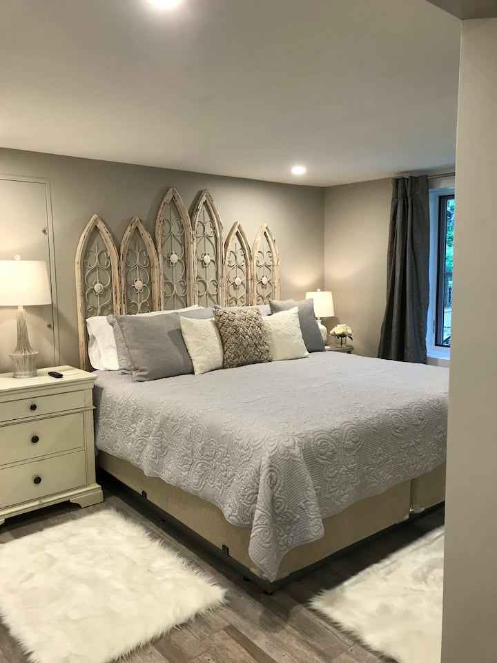Walk To Downtown Asheville From This Newly Renovated 1902 Studio! - Asheville, NC