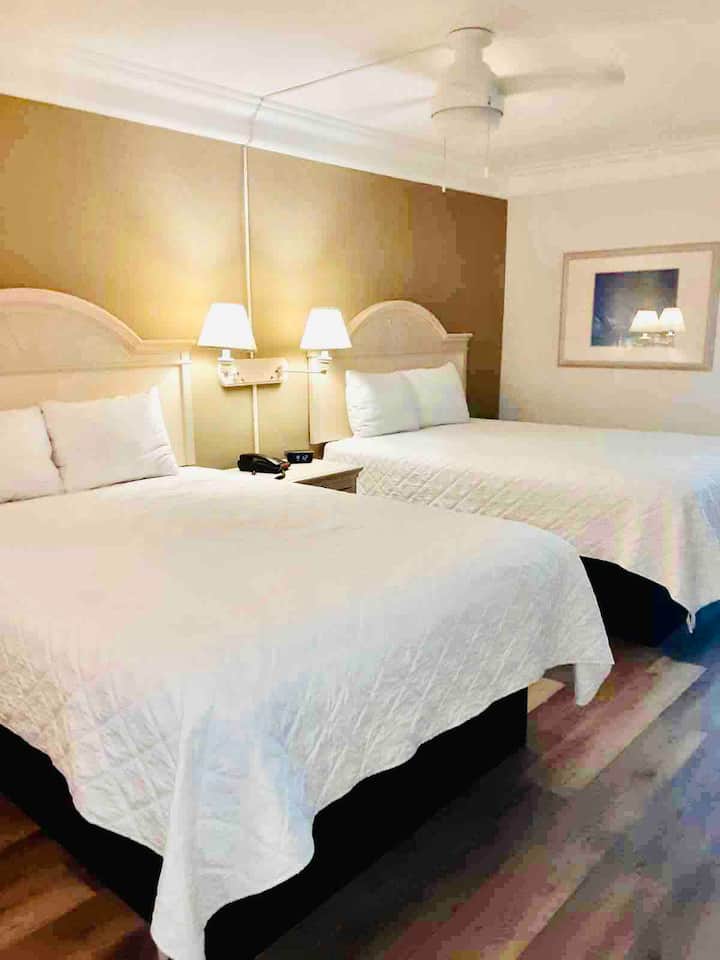 Ocean Front One Bedroom Apartment With A Balcony ! - Daytona Beach, FL