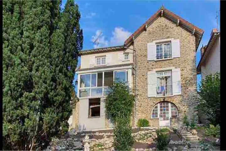 Une Maison Bourgeoise Avec Jardin Près De Disney - Meaux