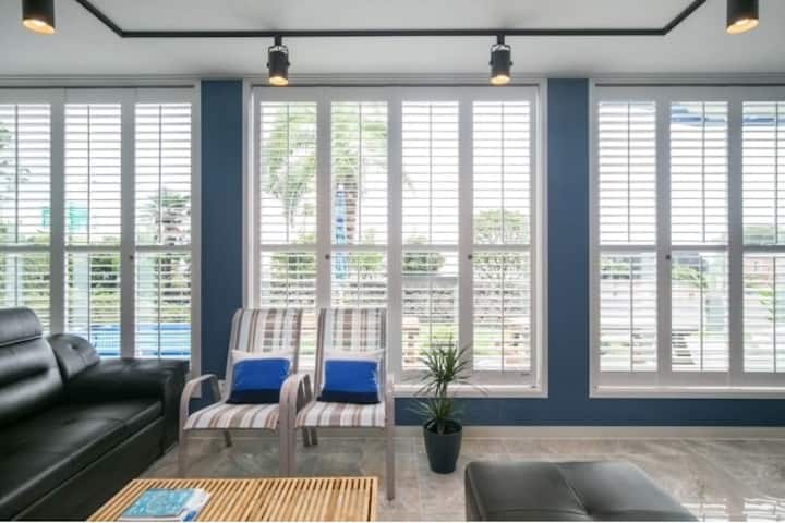 4br+4ba: Tropical & Modern House: Casa Blue. - Jeju