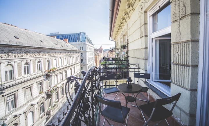 Classy & Relaxed Balcony Apartment In Downtown - Ungaria