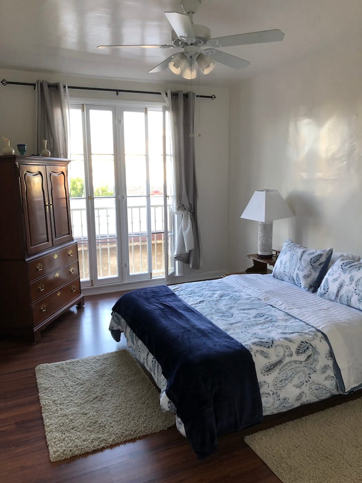 1 Bedroom Centrally Located Near The Grove & Museum Row - Los Angeles, CA