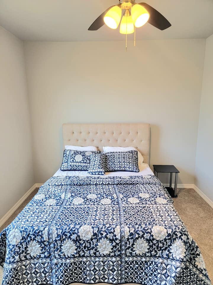 Elegant Private Bedroom. - Kingman, AZ