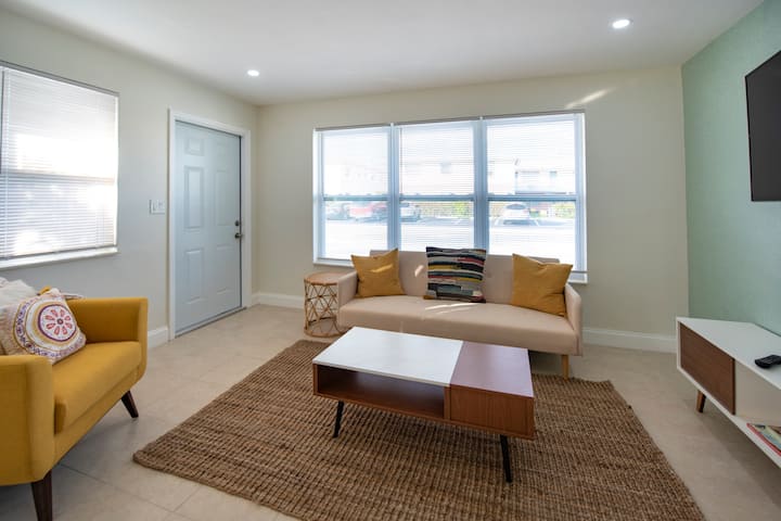 Cozy & Clean Apt. 0.8 Miles To The Beach. Unit #1 - Deerfield Beach, FL