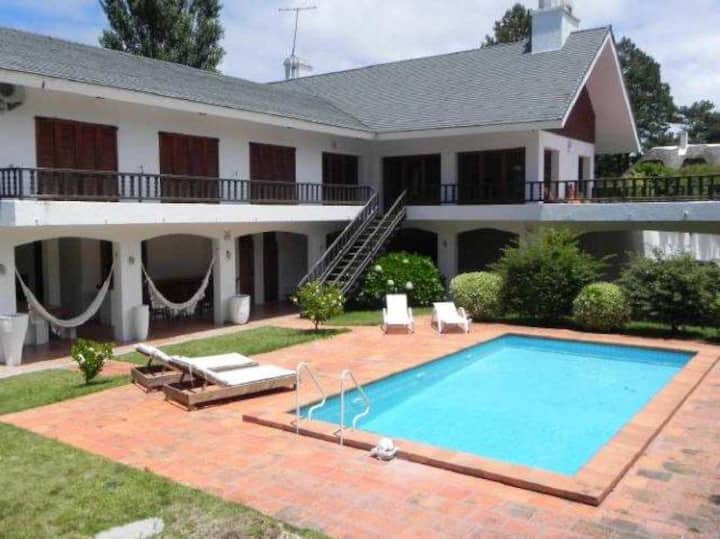 Gran Casa En San Rafael Con Piscina Climatizada - Uruguay