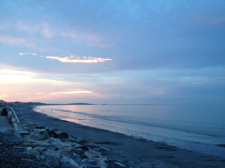 Charming Coastal Retreat- Walk To Nantasket Beach - Hull, MA