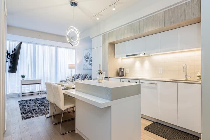 Dtown New Sun Drenched Condo -Monthly Rental - Montreal