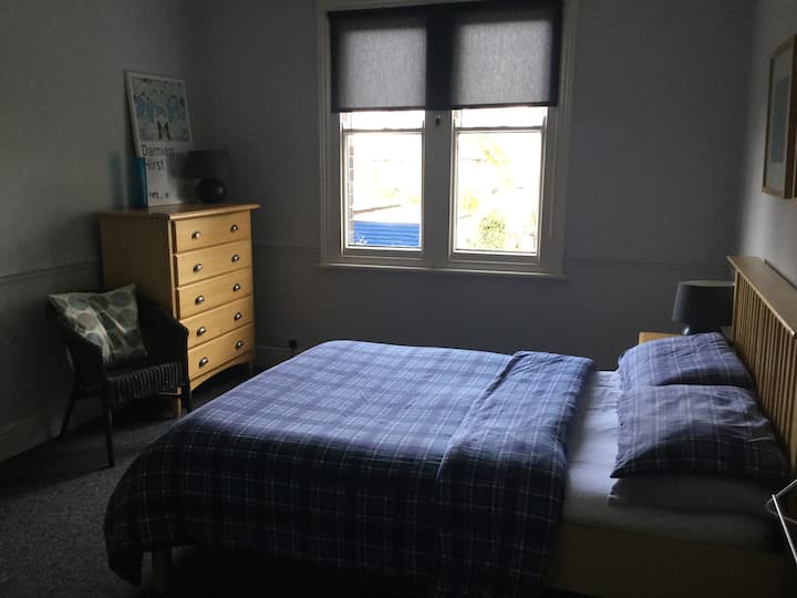 Spacious Room In An Edwardian Townhouse - Stoke-on-Trent