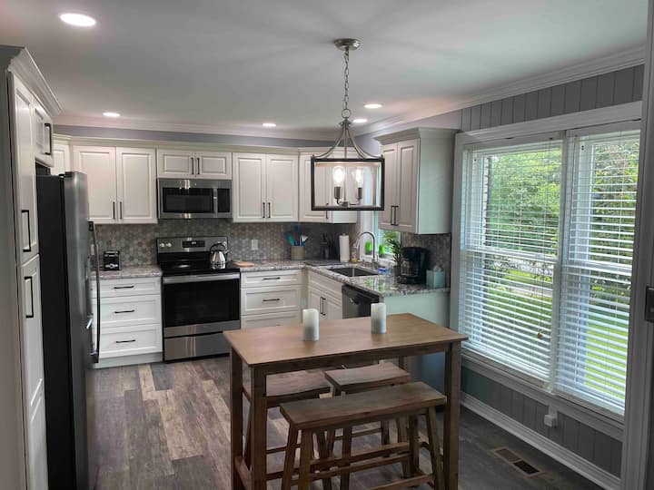 Roll Tide! 4 Bed, 2 Bath Home. Fire Pit - Tuscaloosa, AL