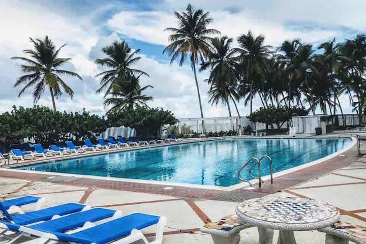 Condado Beach Front - Free Parking & Netflix - San Juan