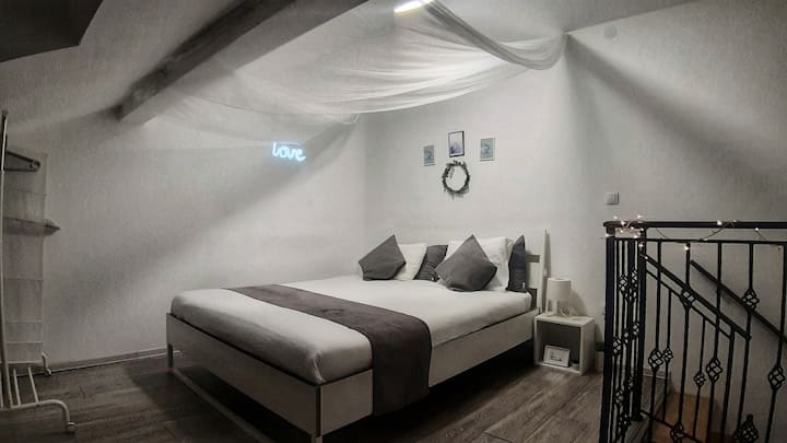 Home Away From Home With Private Parking - Novi Sad