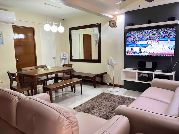 Cozy Home With Karaoke & Pool Access  In Antipolo - Taytay