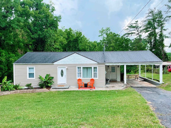 Roxford Ranch - Great Location, Quiet Road - Johnson City, TN