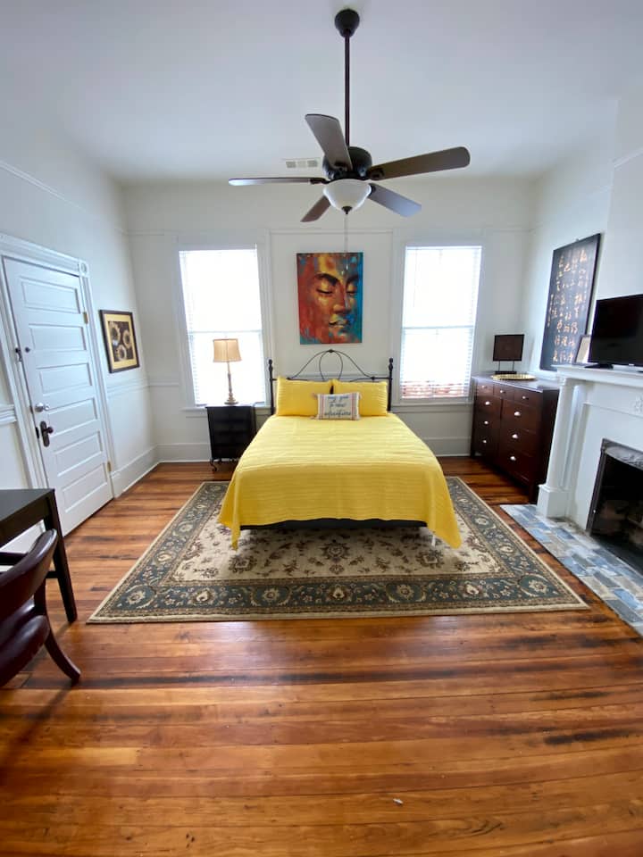 Beautiful Downtown Medical/grad Students (Zen Rm) - Augusta, GA
