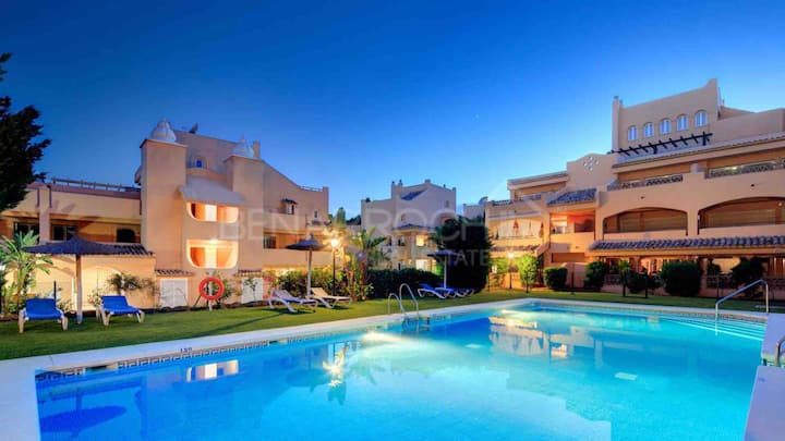 Bed , Private Bath , Garage& Pools In Elviria - Marbella