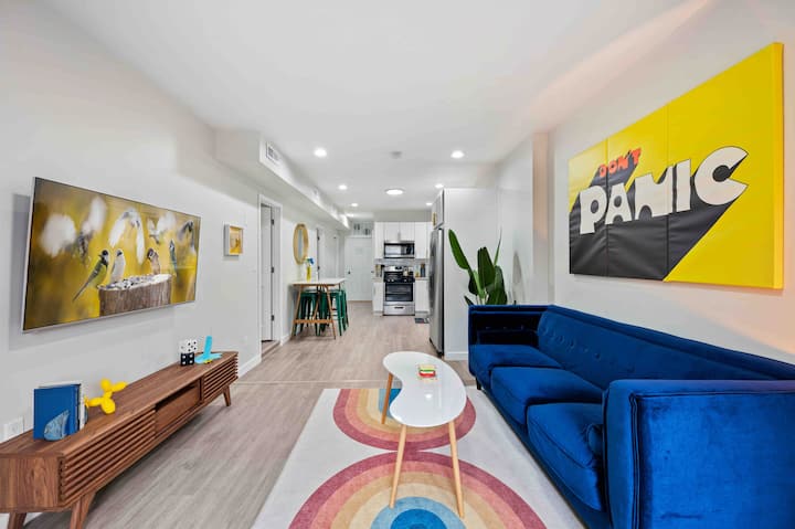3d Tour! Designer Condo Near Logan Square - Chicago, IL